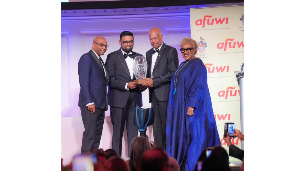ali_afuwi_ - CNW Network
